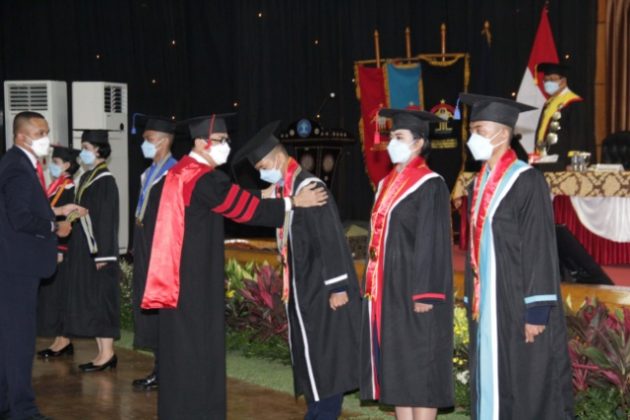 Lulusan Terbaik Poltekip Rafi Rizaldi: Bangga Nama Orang Tua Disebut di ...